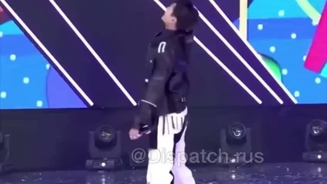 طرفدارا تحت تاثیر حرکت مینهو عضو Shinee بعد برد به یاد جونگهیون عضو
